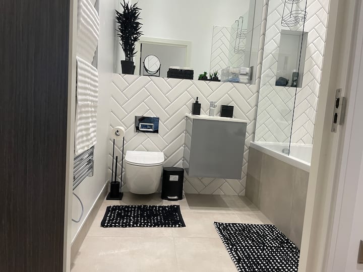 Luxury 2 Bedroom Flat Sutton - Epsom