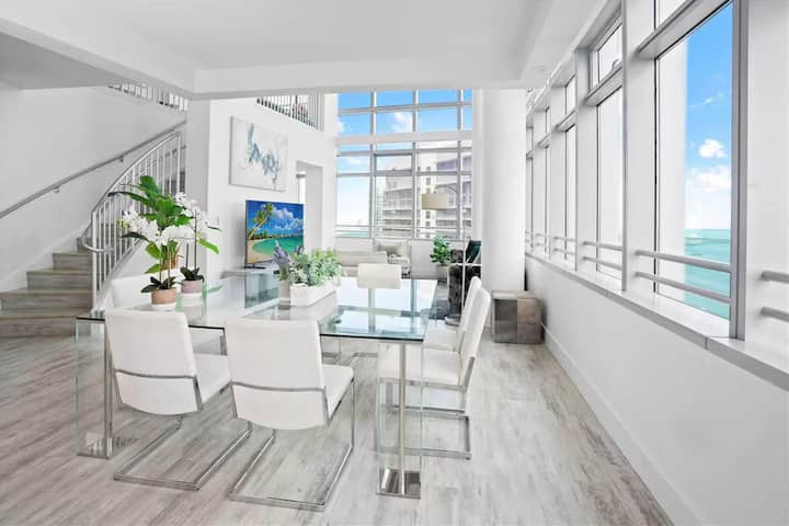 2-story Penthouse 2*free Parking* Hotel Aka 3b/3br - Miami, FL