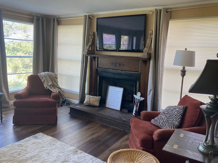 Exit 407 - The Cates House - Sevierville