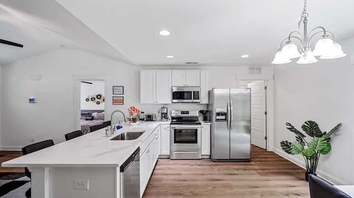 Cozy Charming Home Close To All! - Charlotte, NC