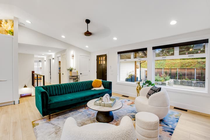 Newly Listed! Rare Modern Luxury In Milton - Puyallup, WA