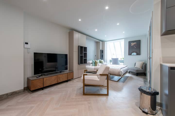 Urban Chic: Central Studio In Reading Centre - Reading