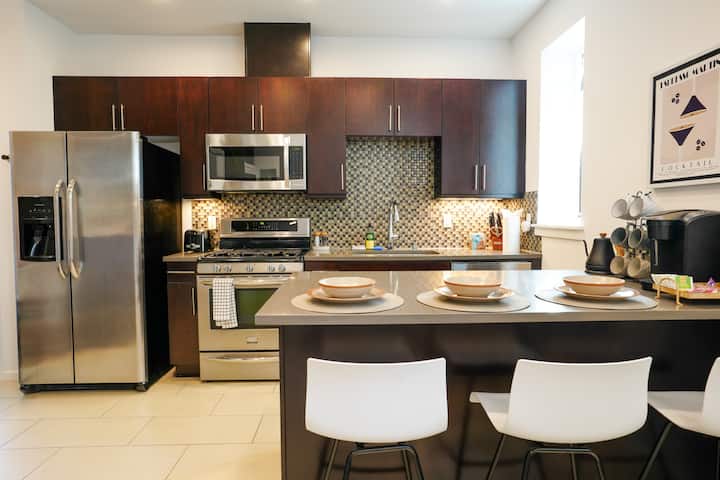 Capitol Hill Modern House W/ Ac & Parking - Seattle, WA