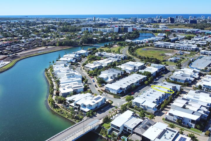 Stylish Maroochydore Delight - 3 Bed, 2 Bath - Sunshine Coast