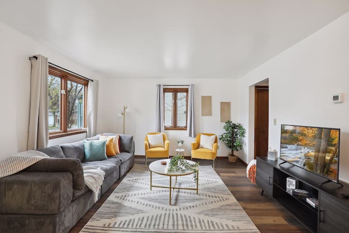 Firepit+gameroom+large Yard|stpauls Modern Escape - Saint Paul, MN