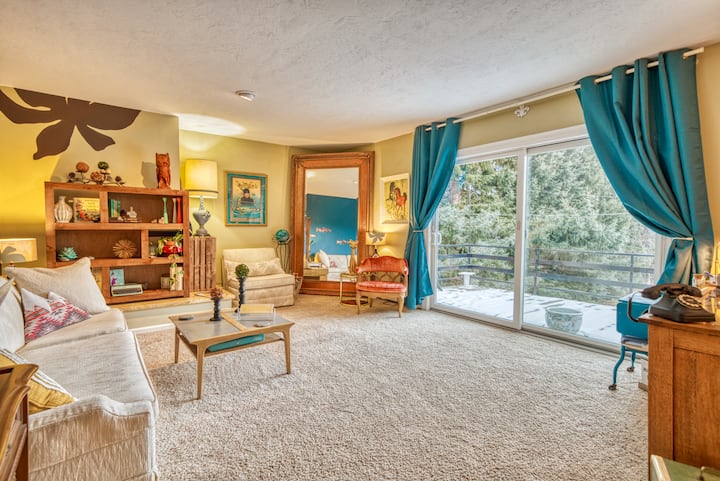 Bright Condo 2bd+2ba. Deck & Vintage Vibes - Bozeman, MT