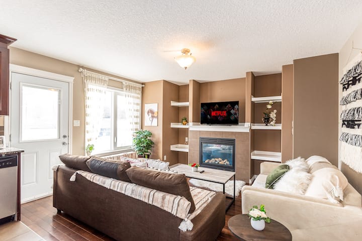 *Sunrisehouse*heart Of Edmonton/5bedrooms Sleep 10 - 알버타