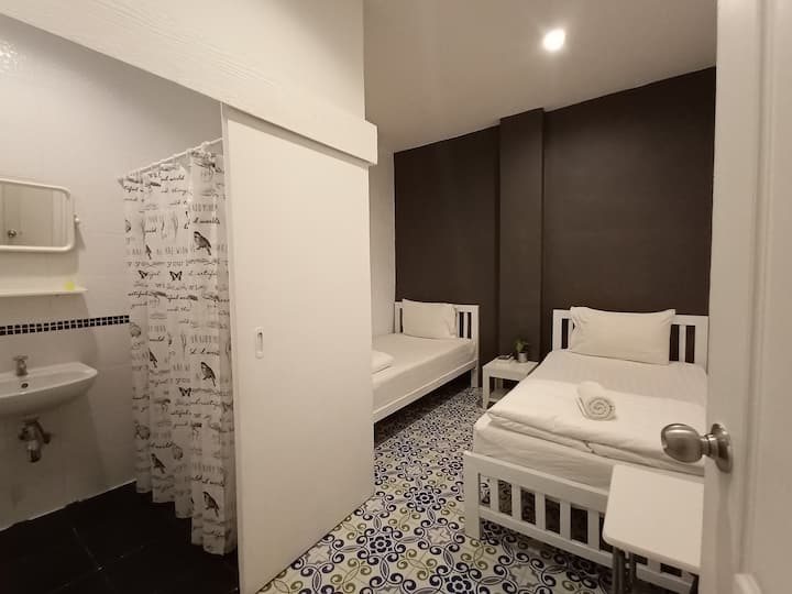 Twin Room At Old Town Phuket - Phuket