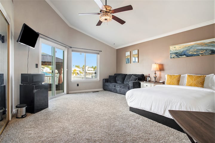 Lakefront Haven | Boat Rental | Sleeps 4 People - Discovery Bay, CA