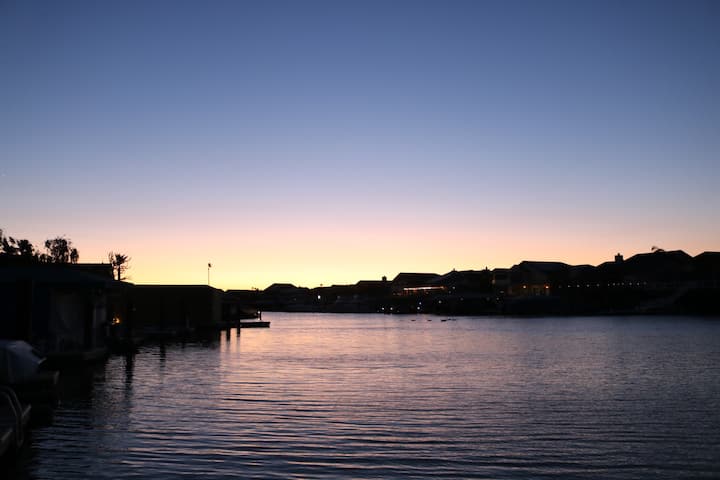 Lakefront Haven | Boat Rental | Sleeps 2 People - Discovery Bay, CA