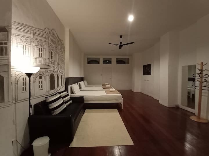 Family Triple Room At Yaowarat - Phuket
