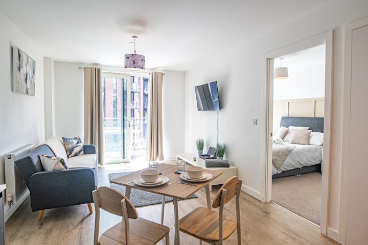 Spacious City Centre Apartment W/balcony, Sleeps 3 - Manchester