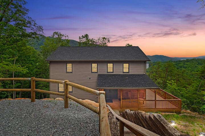 Above It All Hot Tub Views Rumbling Bald Sleeps 11 - Lake Lure, NC