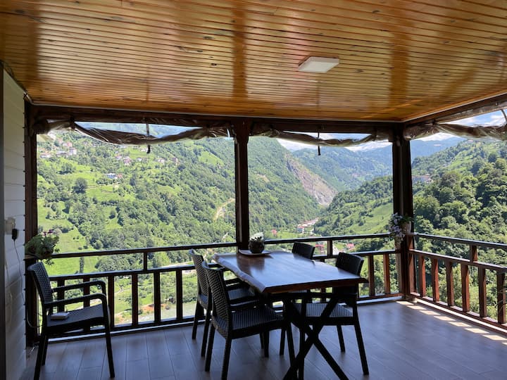 Vadinin En Güzel Manzarasına Sahip Konak - Rize