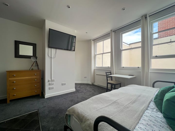 Self Contained Studio - Portsmouth
