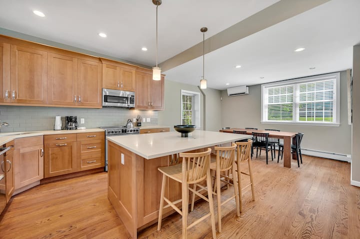 Turnkey 4 Bedroom Home In Downtown Rye - Greenwich, CT