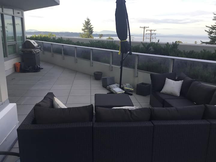 Beautiful Ocean View Condo - White Rock