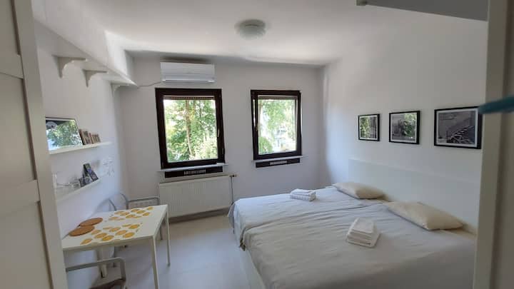 Cozy, Bright And Affordable Studio W/ Free Parking - 류블랴나