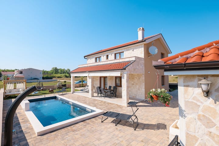 Luxury Villa Near The Sea - Ta Leut Agency - Privlaka