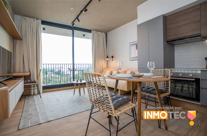 Elegant Urban Getaway: 1br, Gym And Pool - Paraguay