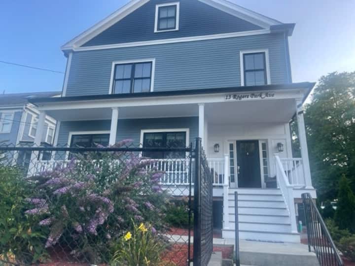 Brighton Apt. Sleeps 5 
Park Free. - Boston, MA