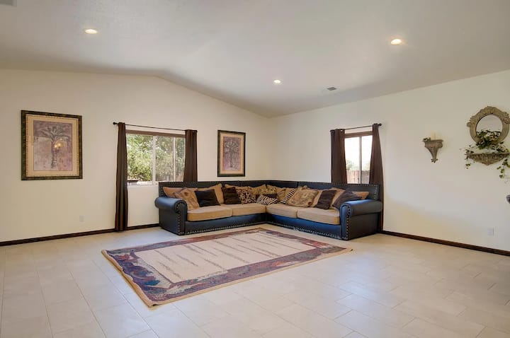 Casa Los Lugones - Albuquerque, NM