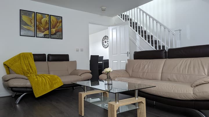 Clariturf 4 Bed House Stadia Parks Canal Sky Nflix - Burnley