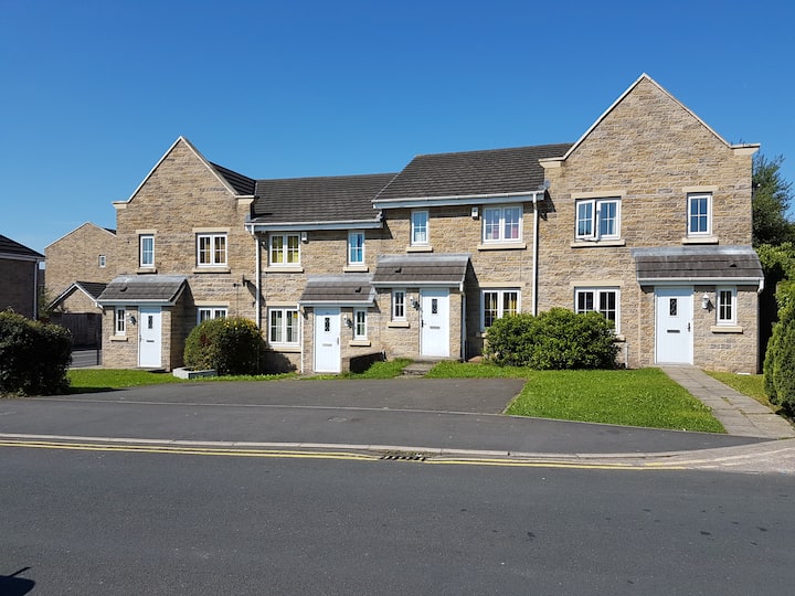 Clariturf 4 Bed House Stadia Parks Canal Sky Nflix - Burnley
