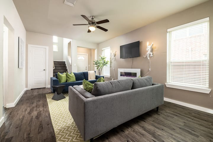 Autumn In Denton – Walk To Unt & The Square - Denton, TX