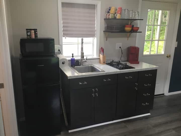 Manhattan Tiny House - Hilltop, WV