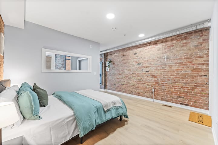 Stylish Loft Downtown W/ Views + Near River/trails - 彼得伯勒