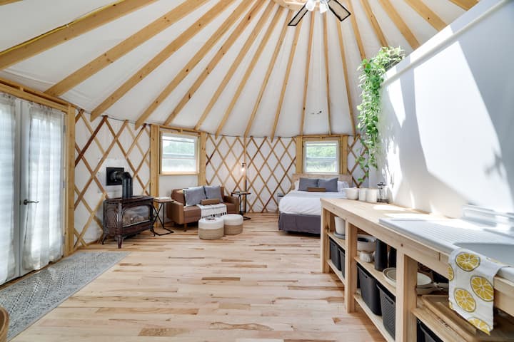 Luxurious Off Grid Yurt At Fox Oak Farm - Lake Wallenpaupack, PA