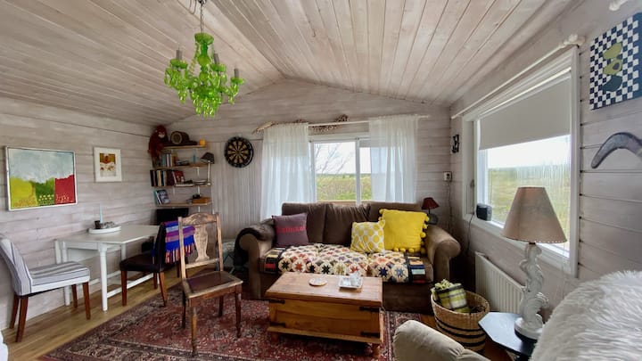 The Artist's Cabin - Island