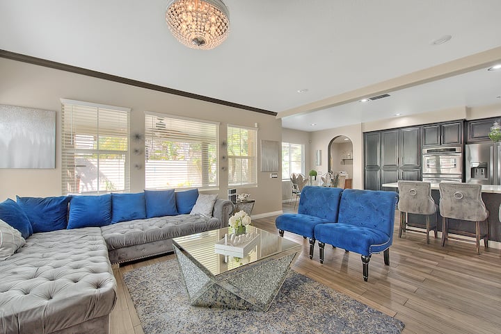 Glamourous 5 Bedroom 3 Bath Modern Home - Rancho Cucamonga, CA