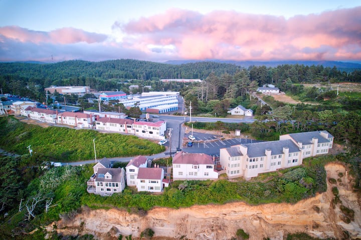 1 Bdrm Queen Cottage W/oceanview - Lincoln City