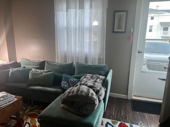 Vintage Apartment - Akron, OH