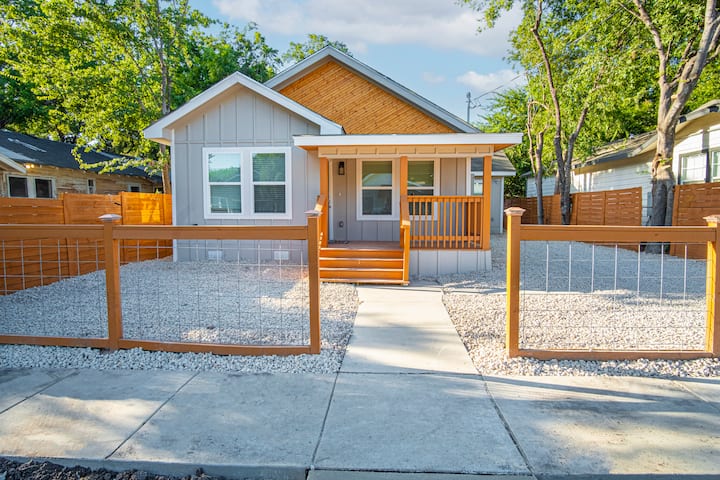 Don't Miss Dynamic 4br/2ba Near Jolly Riverwalk - Highland Hills - San Antonio