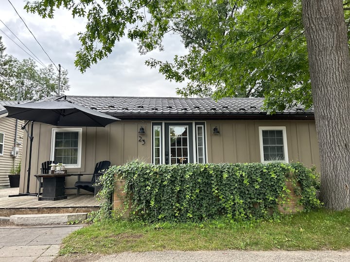 Classic Cottage Vibe - Grand Bend