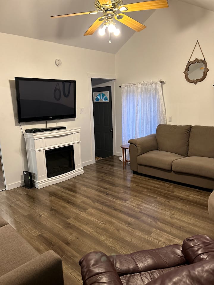 Classic Cottage Vibe - Grand Bend
