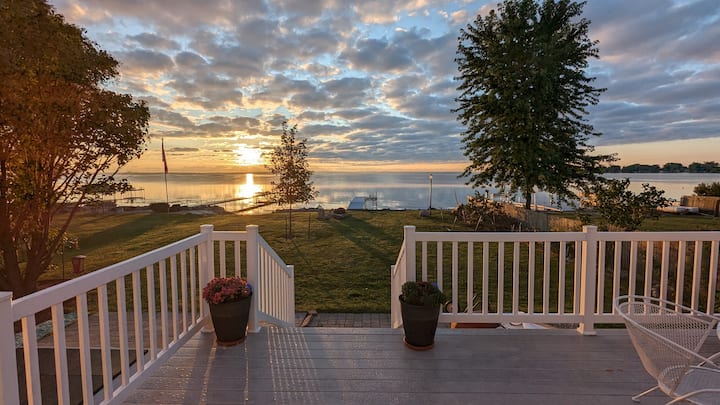 Lakeside Bliss At Robin’s Nest! - Oshkosh, WI