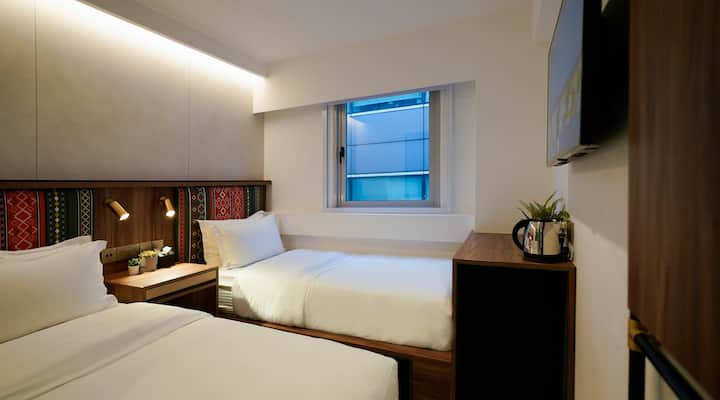 Brand-new, Twin Room With Window In Bugis Junction - Singapore