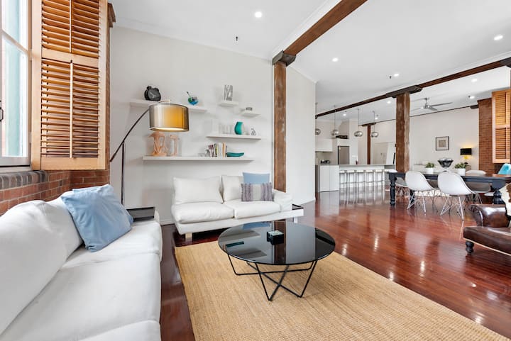 Huge Stylish New York 3 Bedder - Brisbane