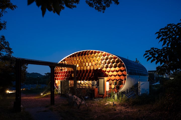 ÉChappez à Une Sérénité Futuriste Chez Corrugated - Toyohashi