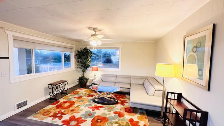 Cozy House /Fully Fenced  Large Yard/ocean View - Mukilteo, WA