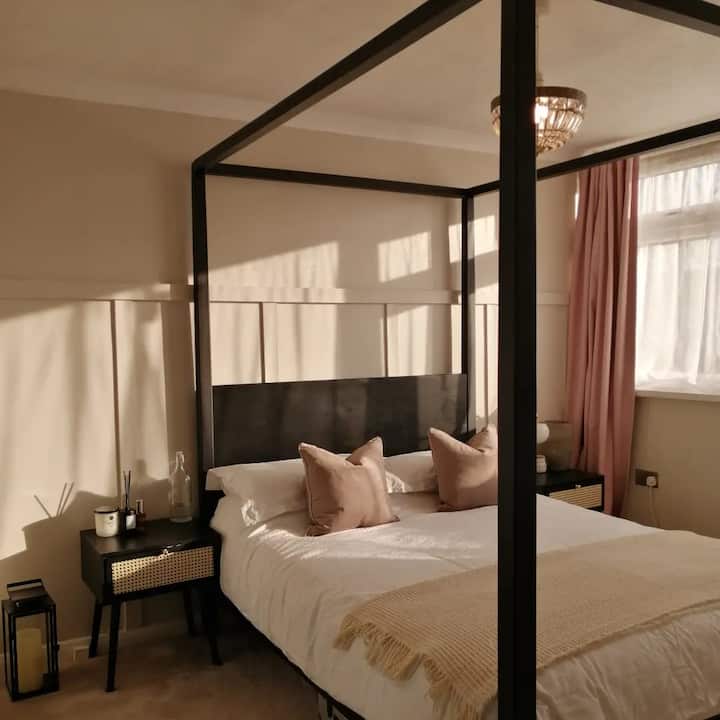 The Modern Oasis - Romford