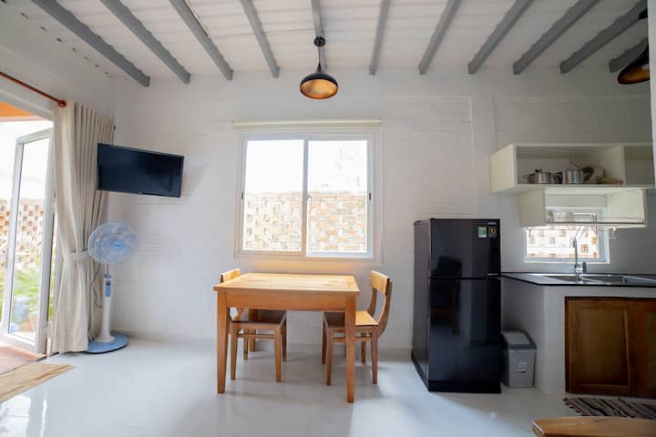 Comfy 1-br House, Kitchen, Living Room Near Beach - Phú Quốc