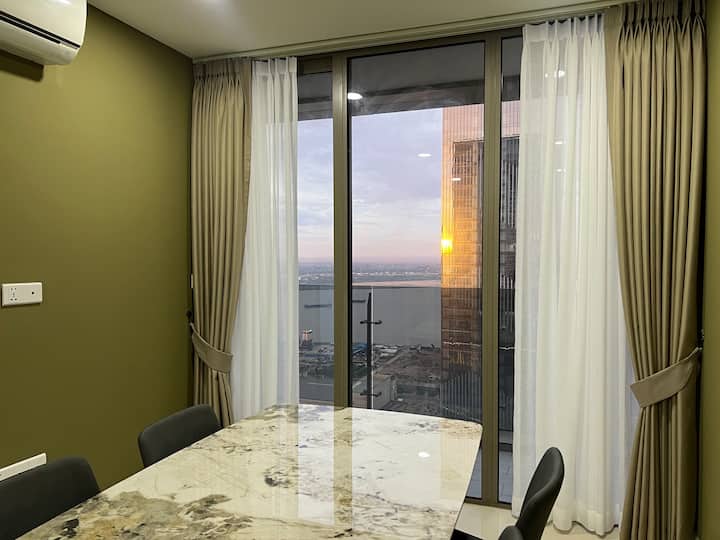 The Peak 2br/ Good Location & Center Of City - Phnom Penh