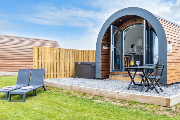 Ynys- Coastal Pod, Hot Tub Escape. - Cardigan