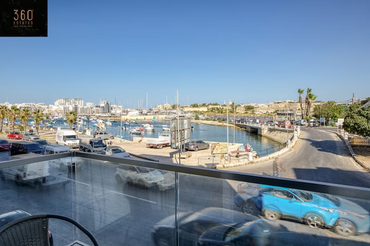 A Lovely Seafront Home In The Centre Of Gzira - Valletta