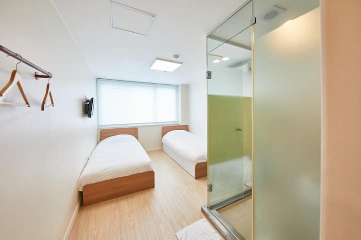 [신규오픈]위치좋은 123hostel/디럭스트윈(3인실) - Seoul